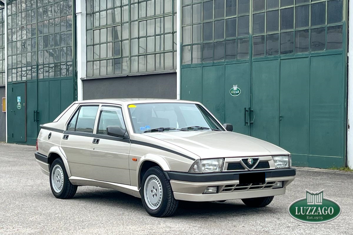 Alfa Romeo 75 Twin Spark 2000 classic cars for sale in Brescia from Luzzago 1975